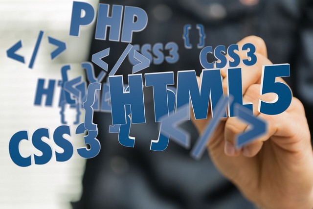 Programista - zarobki - czym się zajmuje - opis stanowiska - praca ...